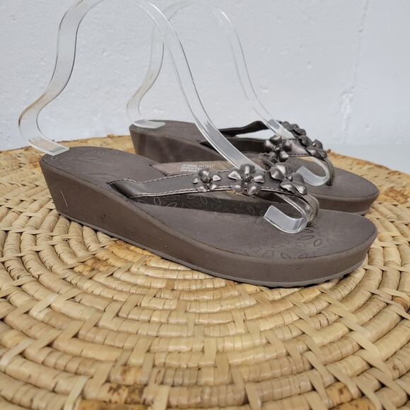 Clarks | Shoes | Clarks Taupe Floral Slip On Wedge Flip Flop Sandals 8 ...